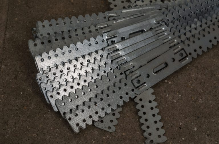 Fixations pour cloisons en plâtre : comment décorer du Placo